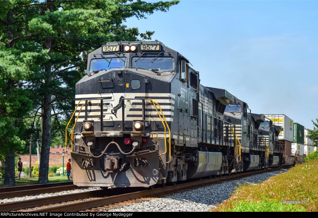 NS 9577 leads an intermodal train